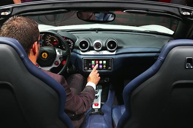 Ferrari e Apple CarPlay a Parigi, un successo | Auto.it