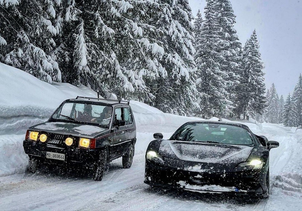 Ferrari SF90 Stradale contro Fiat Panda 4x4, sfida sulla neve: chi ...