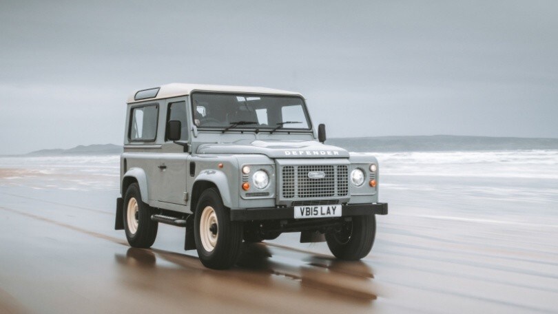 Land Rover, 30 esemplari per Classic Defender Works V8 Islay Edition ...