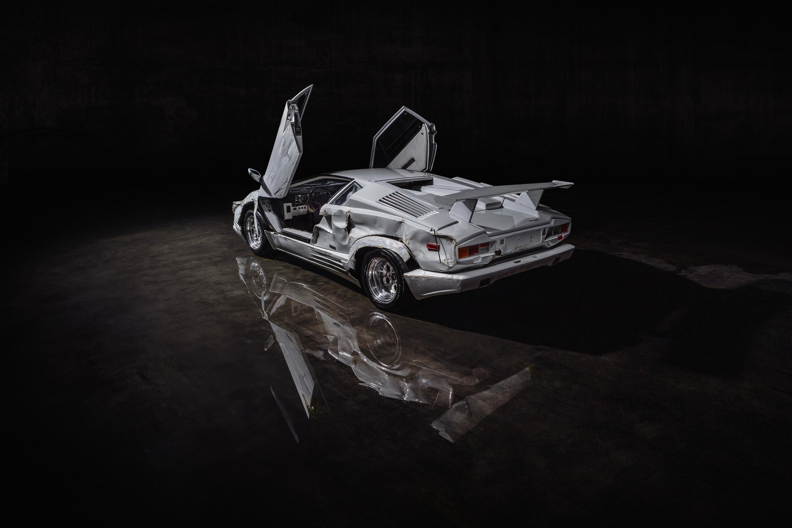 La Lamborghini Countach 25° Anniversario distrutta da Leonardo DiCaprio - Foto | Auto.it