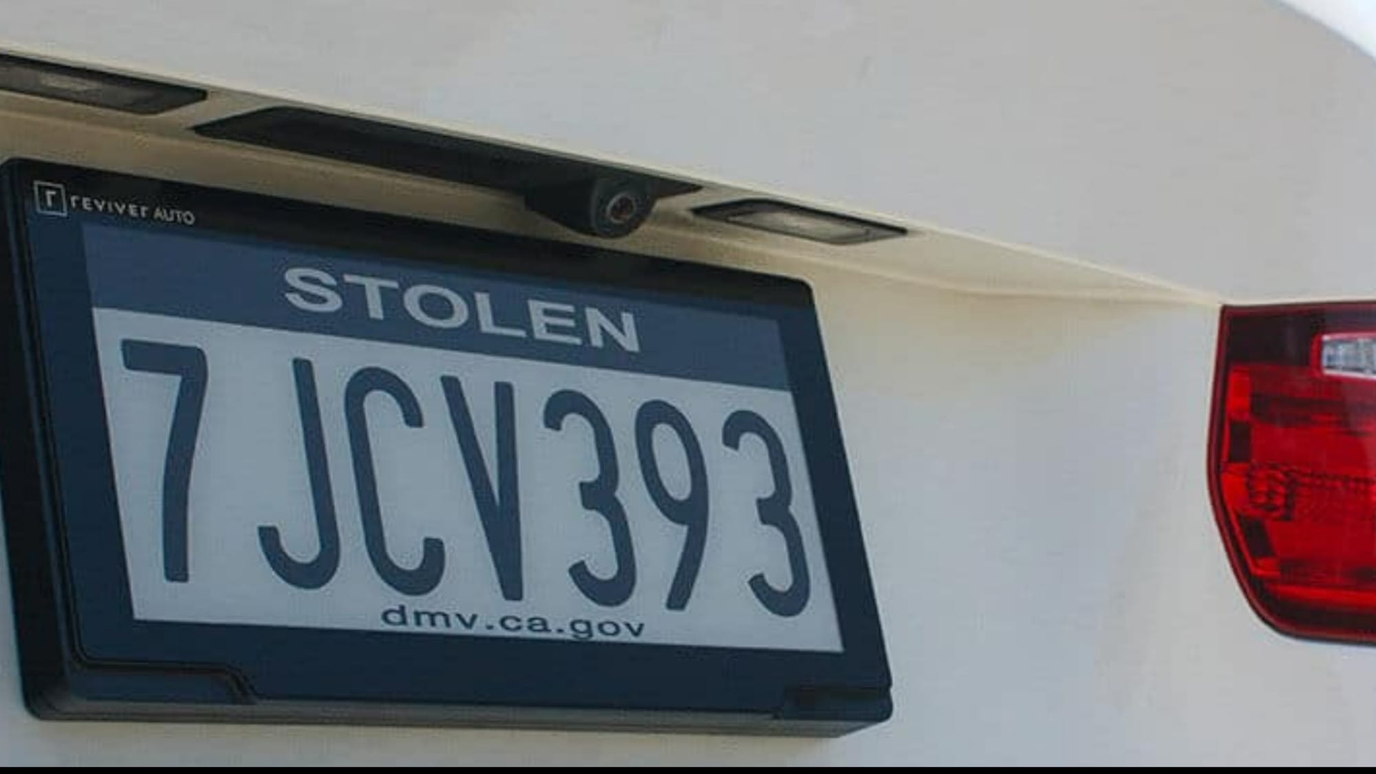 Ford rivoluziona le targhe: siete pronti per quelle digitali? | Auto.it