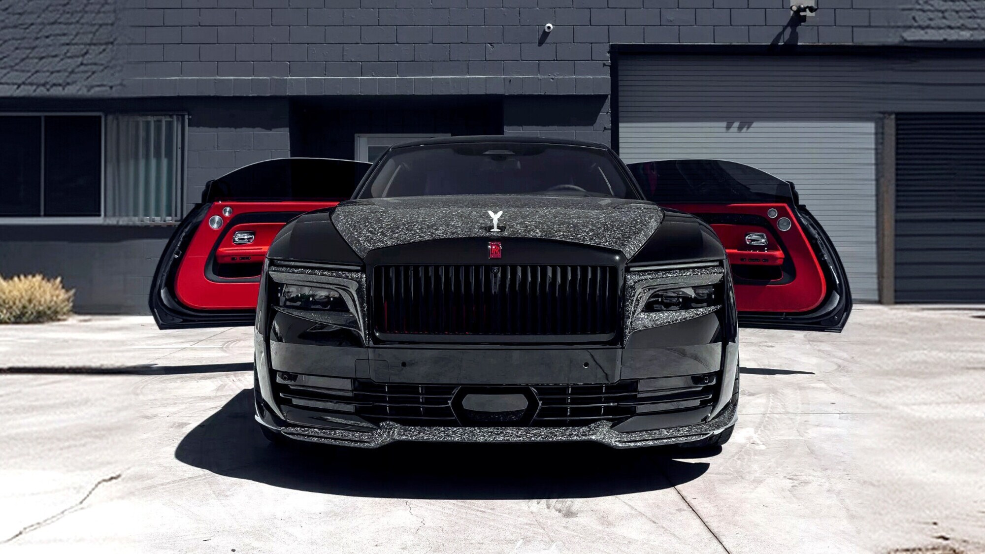 Rolls-Royce Spectre by 1016 Industries, trionfo di carbonio | Auto.it
