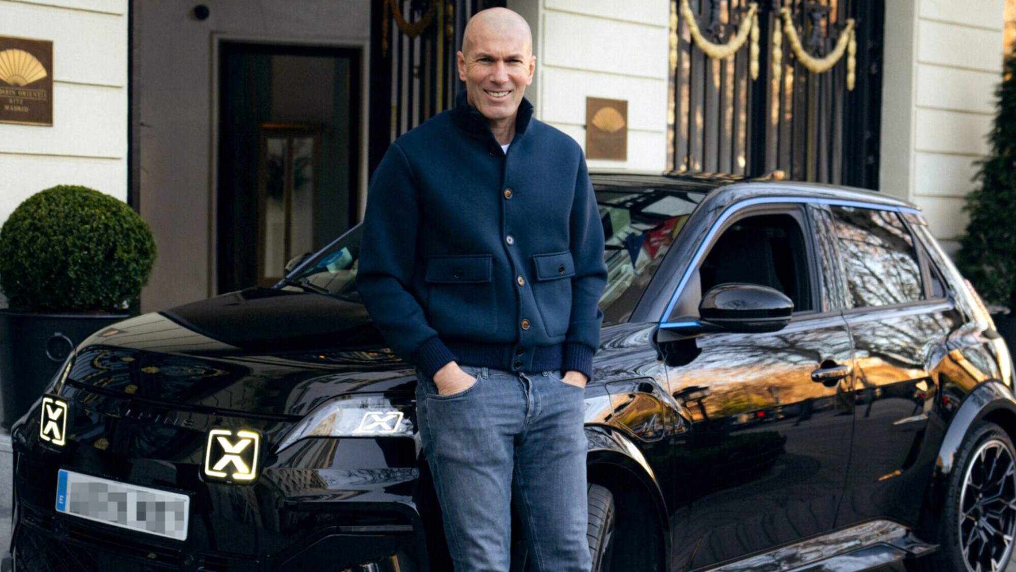 Alpine A290 sulle strade di Madrid con Zinédine Zidane | Auto.it