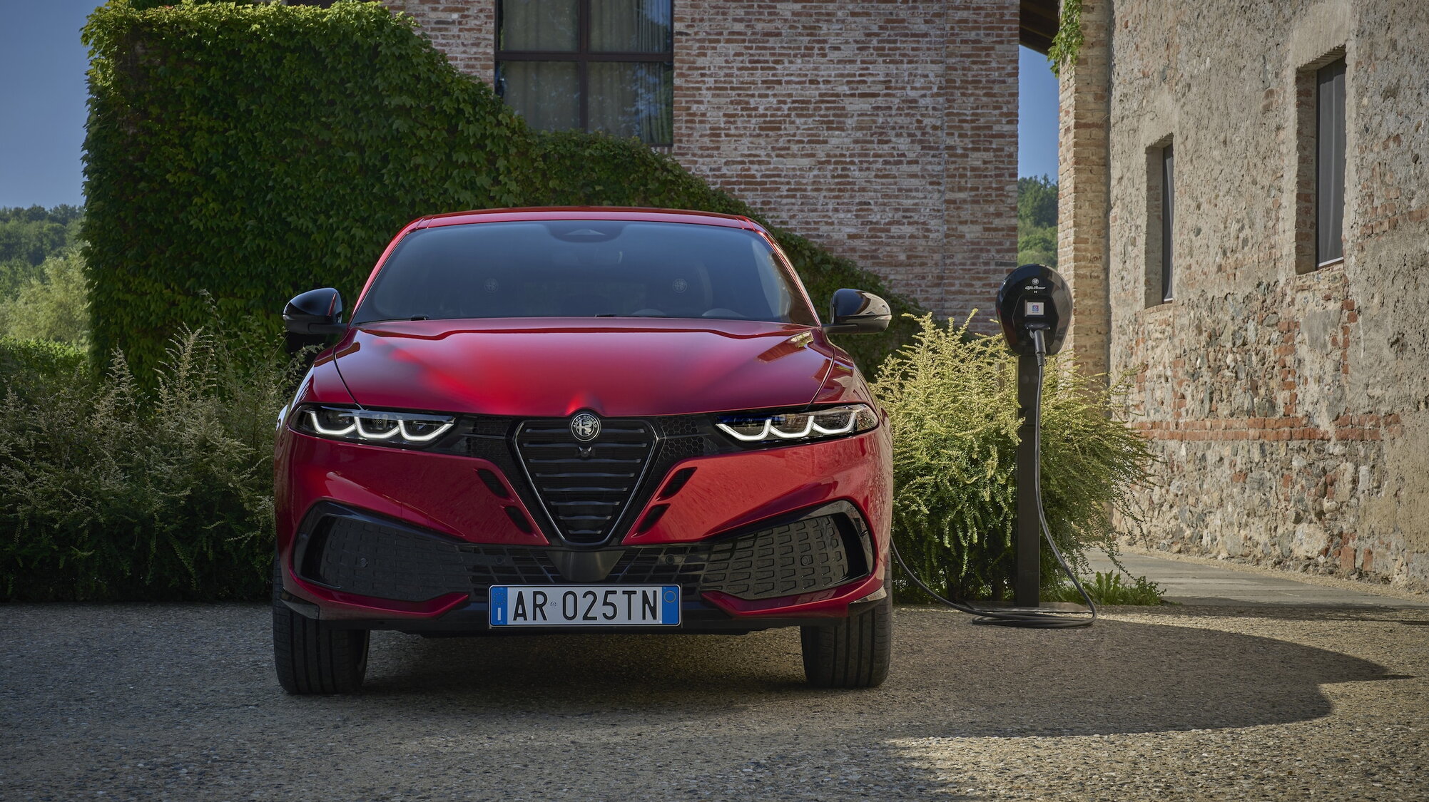 Alfa Romeo Tonale 2026, design evoluto e ibrido più potente | Auto.it