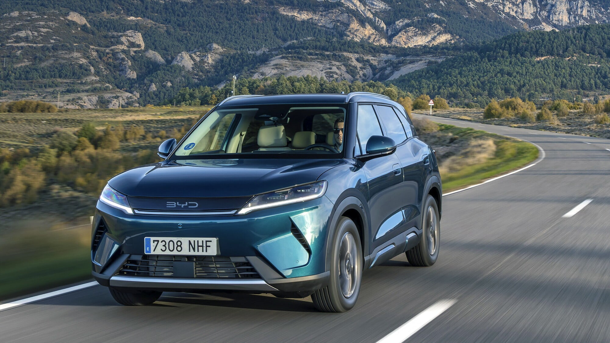 BYD Atto 2 DM-i, primo contatto: il Super Hybrid da 1.000 km di autonomia | Auto.it