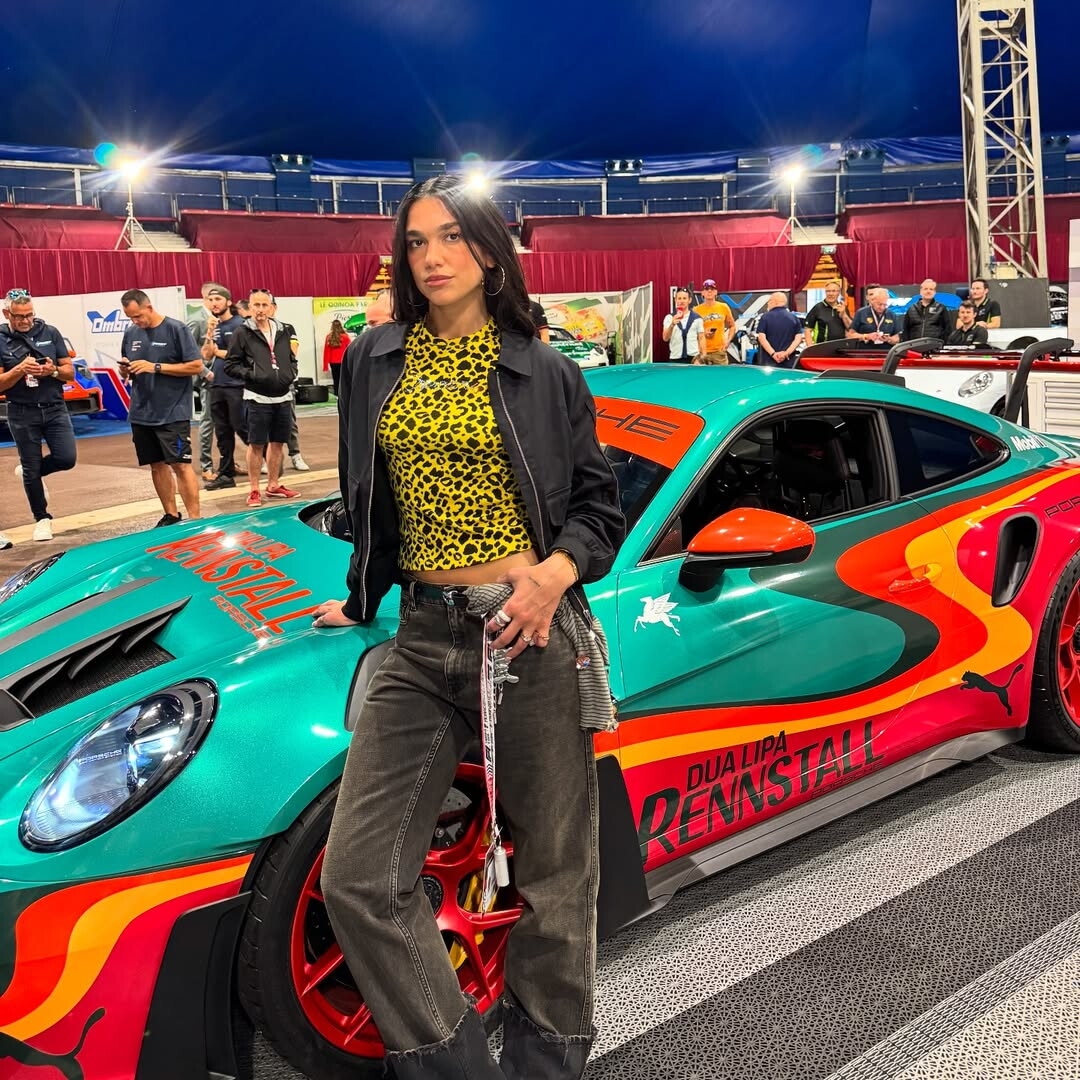 Dua Lipa e Porsche, l'insolita coppia per una 911 GT3 RS unica | Auto.it