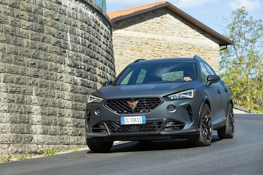 Cupra Formentor: Impulse e Tribe Edition ibride plug-in a misura di ...