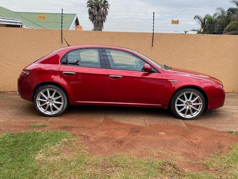 Unisce un'Alfa Romeo Brera a una 159: ecco il risultato | Auto.it